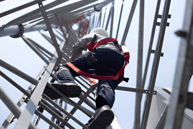 Master RIIWHS204E Work Safely at Heights Training