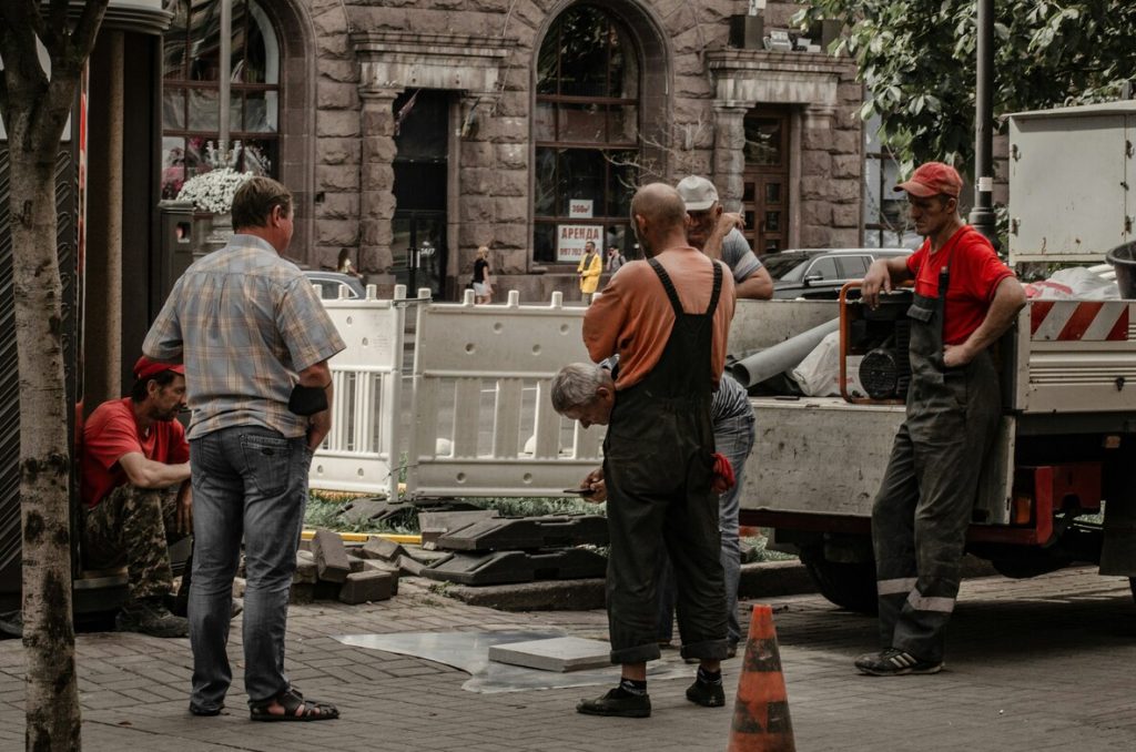 Walkway vs Sidewalk: Key Differences That Shape Urban Design
